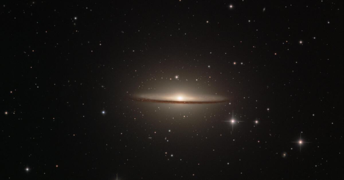 Sombrero galaxy, M104 | Telescope Live
